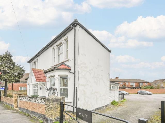 Shernhall Street, Walthamstow, Walthamstow, London E17, 4 bed detached house to rent, £3,250 pcm | PrimeLocation
