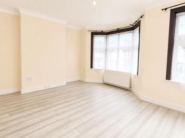 Sherrard Road, London, E7 1 bed flat to rent £1,600 pcm £369 pw