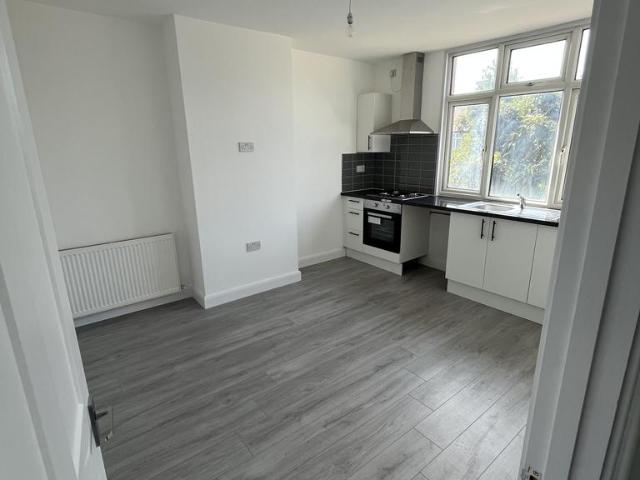 Sherringham Avenue, London N17 2 bed maisonette to rent £2,050 pcm £473 pw