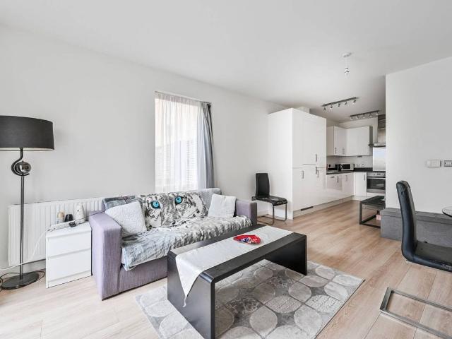 Sherrington Court E16, Royal Docks, London, 1 bed flat to rent, £2,817 pcm | PrimeLocation