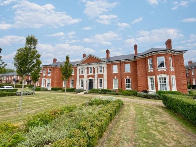 Sherwood Way, Epsom KT19, 2 bed flat to rent, £1,800 pcm | PrimeLocation