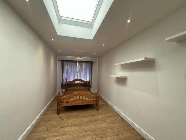 Sherwood Avenue, Greenford UB6 2 bed maisonette to rent £2,000 pcm £462 pw