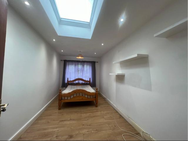 Sherwood Avenue, Greenford UB6 2 bed maisonette to rent £2,000 pcm £462 pw