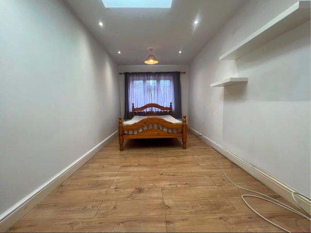 Sherwood Avenue, Greenford UB6, 2 bed maisonette to rent, £2,200 pcm | PrimeLocation
