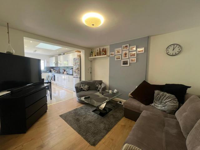 Sherwood Avenue UB6, 2 bed maisonette to rent, £2,000 pcm | PrimeLocation