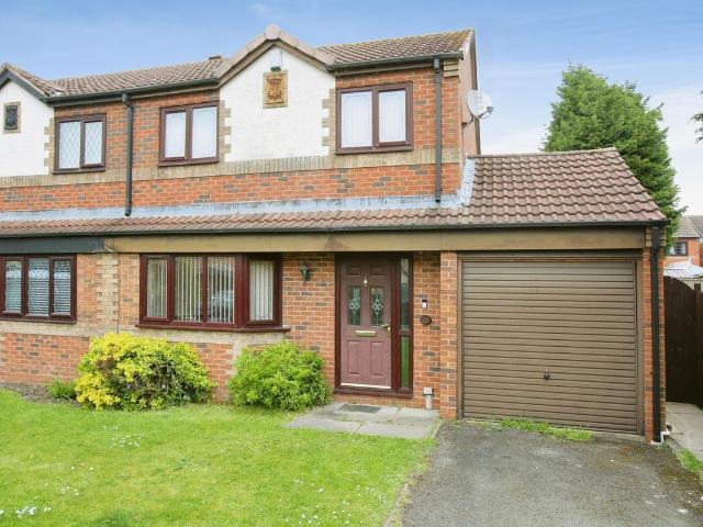 Sherwood Close, Wood End, Atherstone CV9, 3 bed semi detached house to rent, £1,275 pcm | PrimeLocation