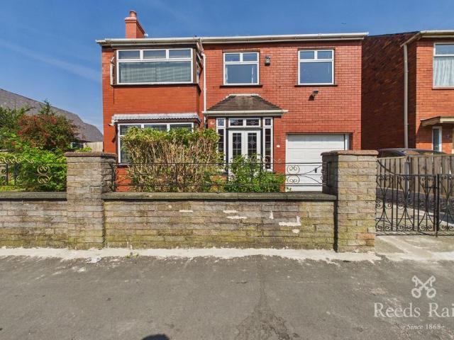 Sherwood Drive, Greater Manchester WN5 5 bed detached house to rent £1,550 pcm £358 pw