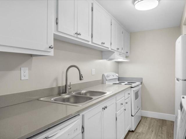Sherwood Forest Apartments 2 Bedroom Apartment for Rent at 720 630, 690, 710, 720 ROBINHOOD DRIVE, Reno, NV 89509