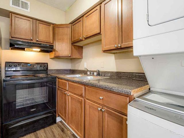 Sherwood Flats 3 Bedroom Apartment for Rent at 3667 Rhodes Ave, Memphis, TN 38111