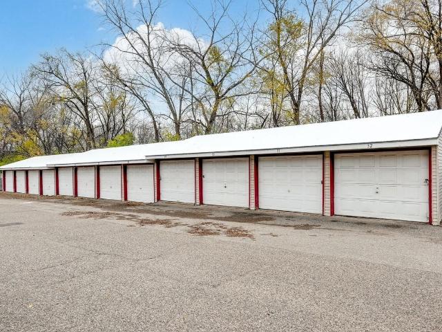 Sherwood Glen 1 Bedroom Apartment for Rent at 1512 County Road B E, Maplewood, MN 55109 Maplewood Oakdale