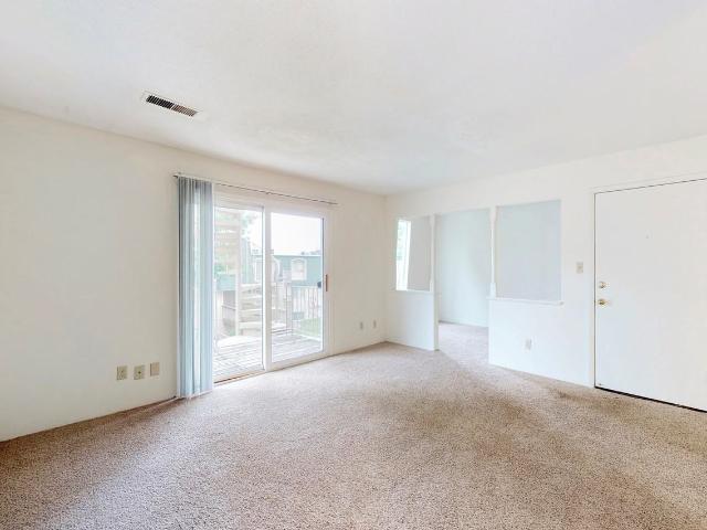 Sherwood Glen 2 Bedroom Apartment for Rent at 8825 Hickman Rd, Urbandale, IA 50322