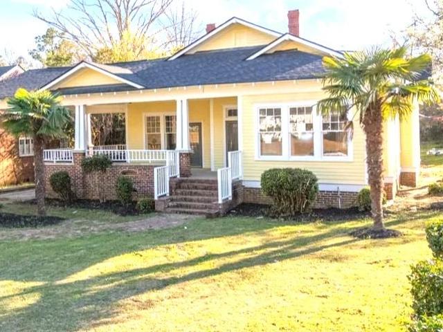 She's historical and beautiful! 4000 sq.ft totall