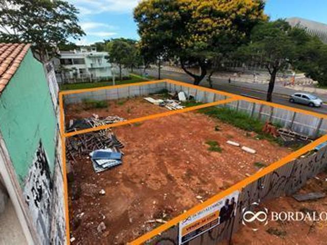 SHIGS 703 2 Lotes Conjugados com 128m² de Alto Padrão Urbano