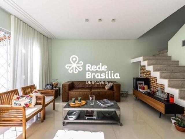 SHIGS 704 Casa com 4 quartos 2 suítes 2 vagas aceita financiamento estuda permutar Asa S