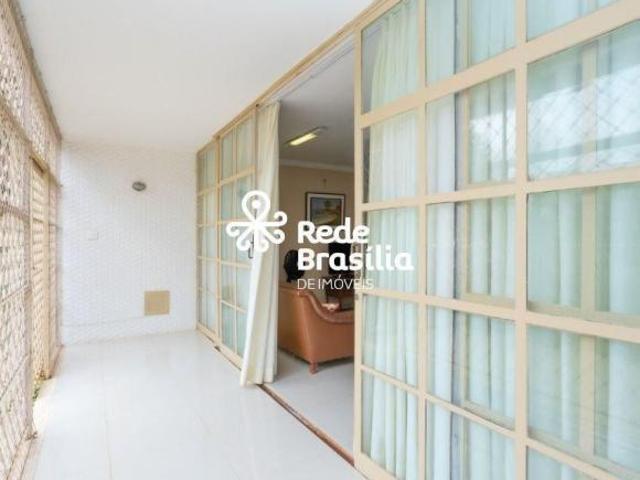 SHIGS 707 Casa com 4 quarto sendo 2 suítes à venda vazado aceita financiamento Asa Sul