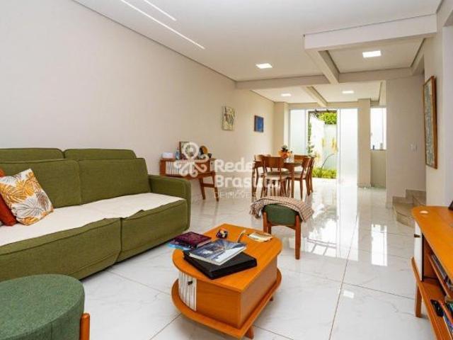 SHIGS 708 Casa com 4 quartos 2 suítes aceita financiamento Asa Sul