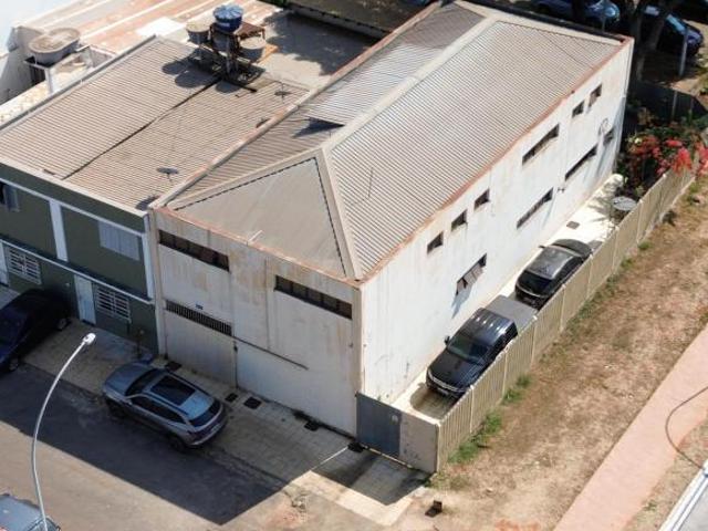 SHIGS 713 CASA COM 8 QUARTOS EXCELENTE LOCALIZACAO
