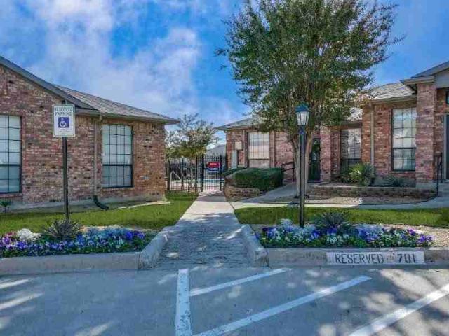 Shiloh Park 2 Bedroom Apartment for Rent at 3500 E Park Blvd, Plano, TX 75074