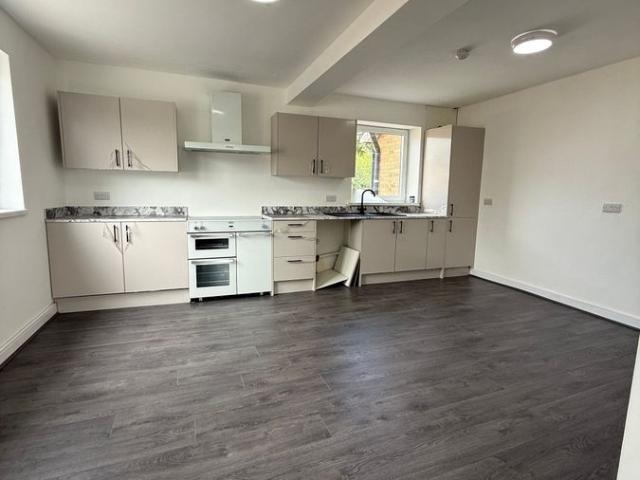 Shill Bank Lane WF14, 3 bed property to rent, £900 pcm | PrimeLocation