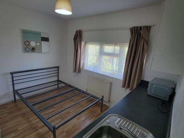 Shillitoe Avenue, Potters Bar EN6, Studio to rent, £1,050 pcm | PrimeLocation