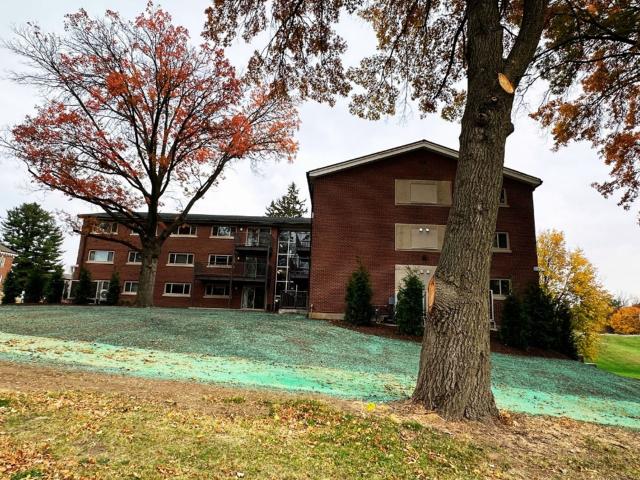 Shimer Square 1 Bed/1 Bath