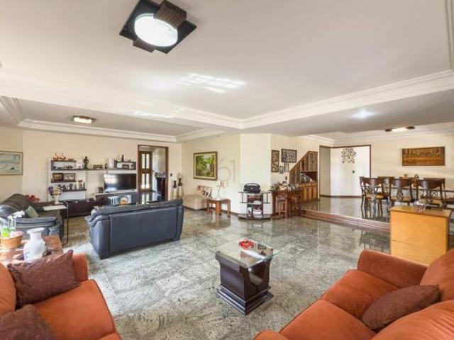 SHIN QI 05 – CASA EM PONTA DE QUADRA, COLONIAL NO LAGO NORTE