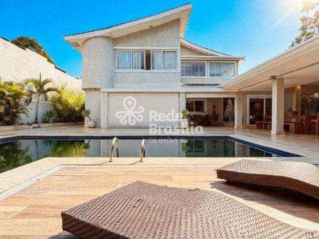 SHIN QI 11, Casa à Venda no Lago Norte Brasília: 5 Quartos, 700m² e Edícula Exclusiva