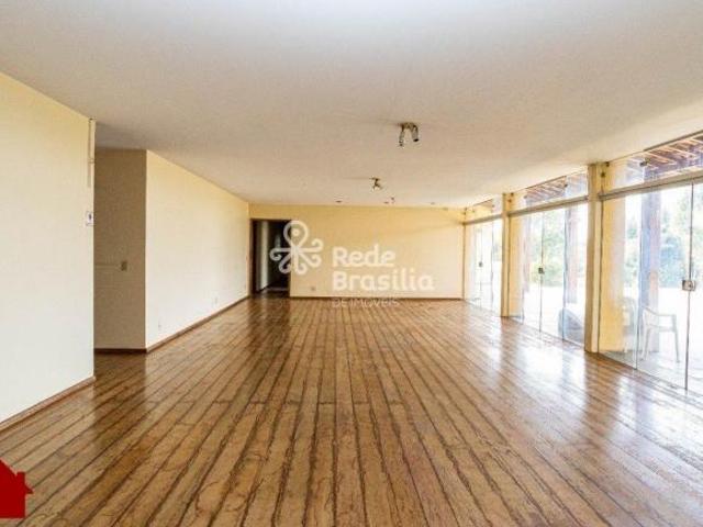 SHIN QI 4 Casa com 5 quartos 2 suítes 6 vagas aceita financiamento Lago Norte