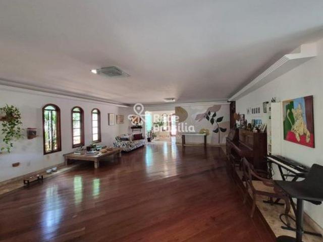 SHIN QL 1 Casa com 3 quartos 2 suítes área gourmet vaga de garagem Lago Norte