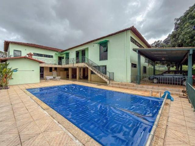 SHIN QL 4 – CASA DE ESQUINA, LOCALIZAÇÃO PRIVILEGIADA NO LAGO NORTE