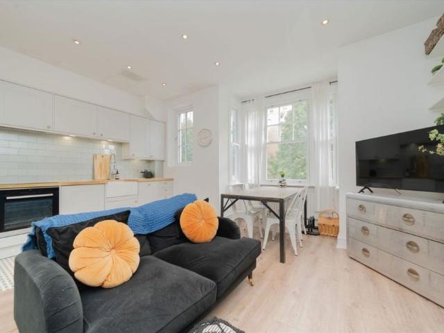 Shinfield Street, W12, London