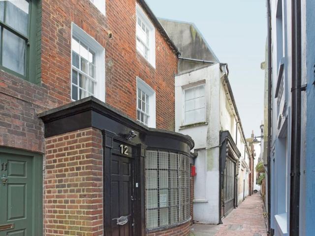 Ship Street Gardens, Brighton, BN1 2 bed flat to rent £1,650 pcm £381 pw