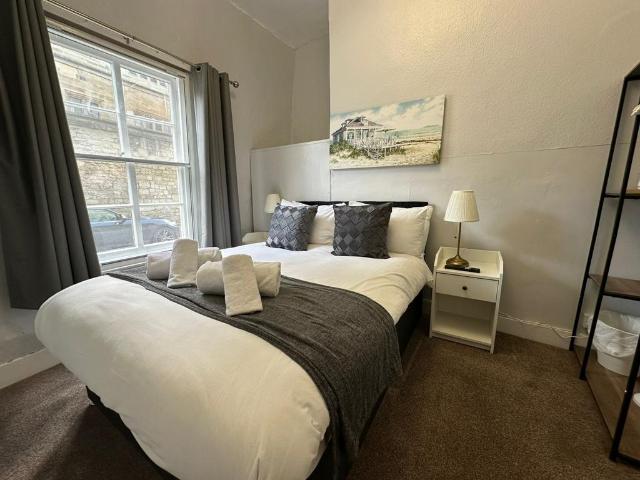 Ship Street, Oxford, Oxfordshire, OX1 3 bed house to rent £2,850 pcm £658 pw