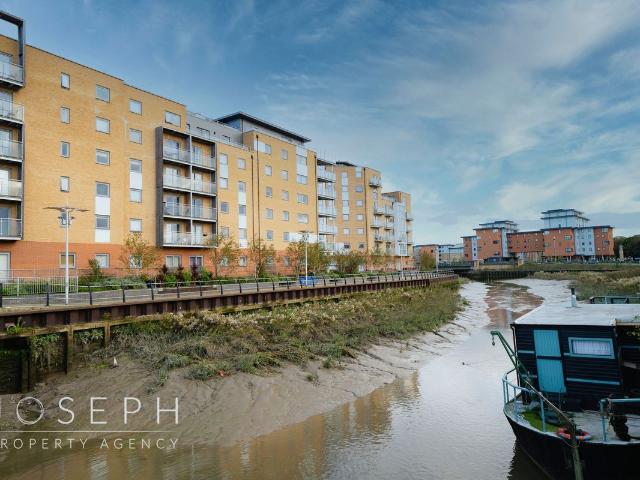 Ship Wharf, Colchester CO2, 2 bed flat to rent, £1,195 pcm | PrimeLocation