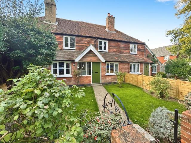 Shipbourne Road Tonbridge TN10 2 bed semi detached house to rent £1,550 pcm £358 pw