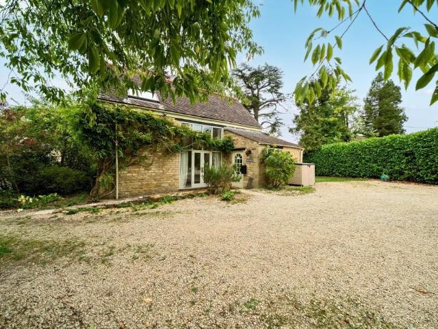 Shipton U Wychwood, Oxfordshire OX7, 2 bed cottage to rent, £2,000 pcm | PrimeLocation
