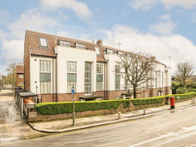 Shirehall Lane, London NW4, 2 bed flat to rent, £2,200 pcm | PrimeLocation
