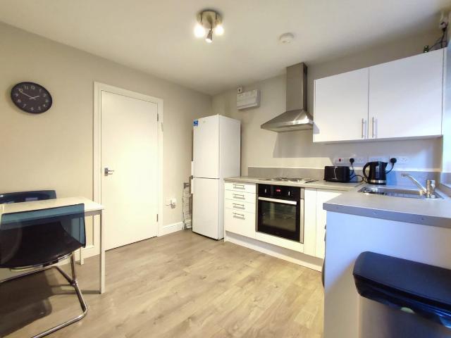 Shirehall Park NW4, Studio to rent, £1,400 pcm | PrimeLocation
