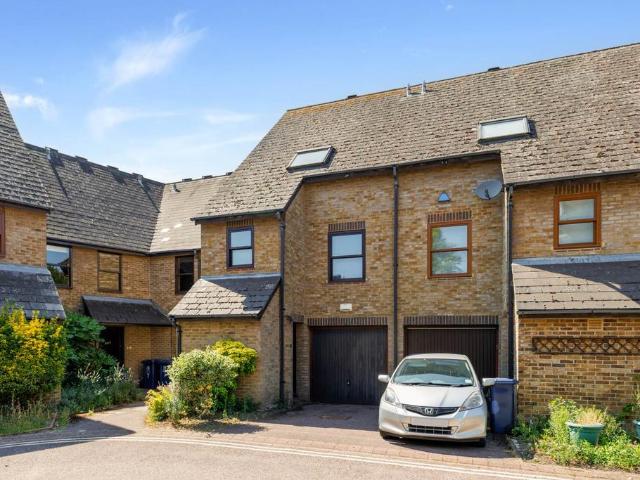 Shirelake Close, Central Oxford 4 bed townhouse to rent £3,250 pcm £750 pw