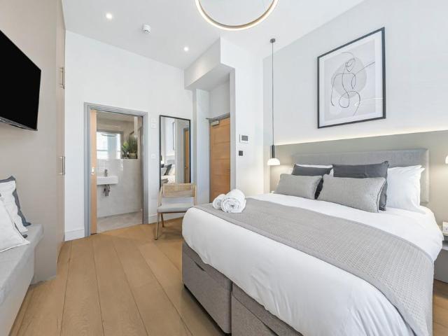 Shirland Road, London Studio to rent £1,950 pcm £450 pw