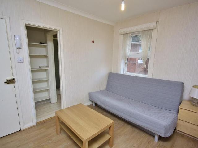 Shirley Court, York Road, Guildford, Surrey, GU1 4DH