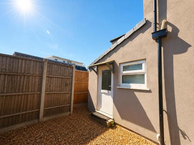 Shirley Road, Southampton, Hampshire SO15, 2 bed flat to rent, £1,250 pcm | PrimeLocation