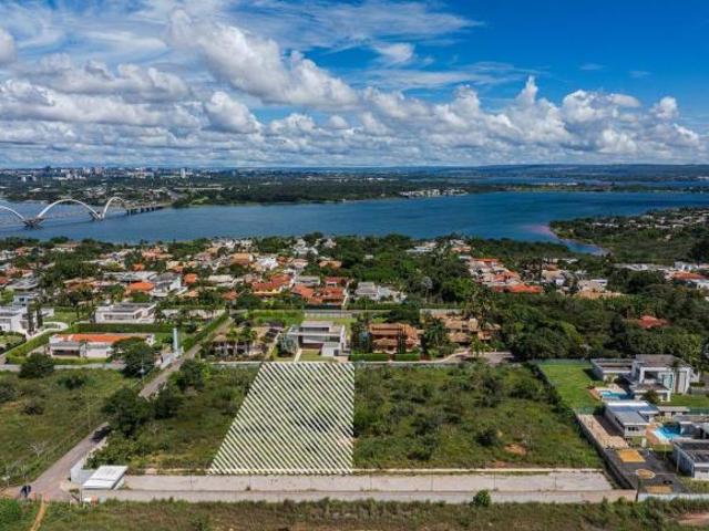 SHIS QI 26 Terreno amplo e plano em condomínio fechado