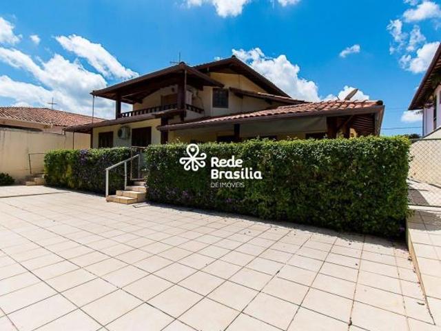 SHIS QI 21 Casa com 5 quartos sendo 3 suítes aceita financiamento