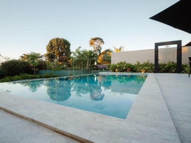 Seu paraíso particular no Lago Sul | 1.112,36 m² de área construída | 5 suítes | projeto assinado