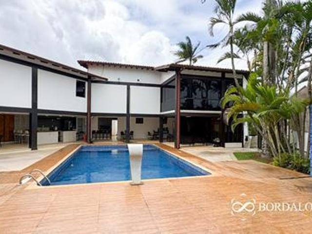 SHIS QI 9 Casa de Alto Padrão Projetada por Giovanini Lettieri Aceita Financiamento
