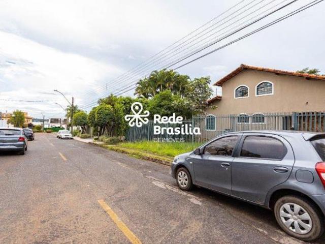 SHIS QL 22 Casa com 3 quartos 1 suíte 4 vagas aceita financiamento Lago Sul