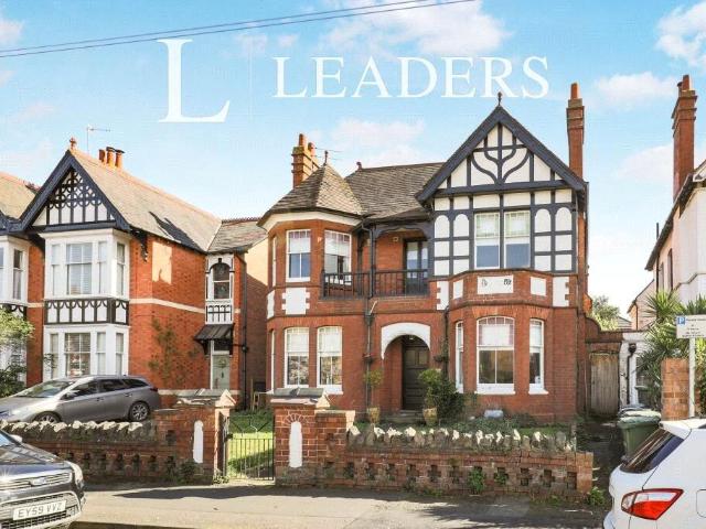 Shrubbery Avenue, Worcester, WR1 5 bed detached house to rent £1,900 pcm £438 pw