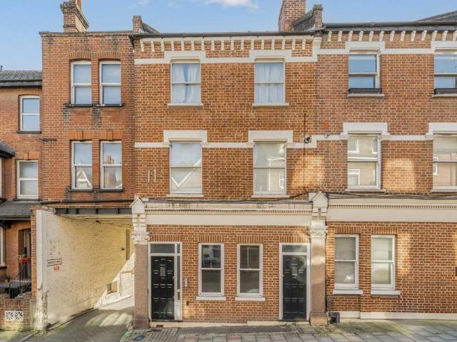 Shrubbery Road, London SW16 3 bed flat to rent £2,400 pcm £554 pw