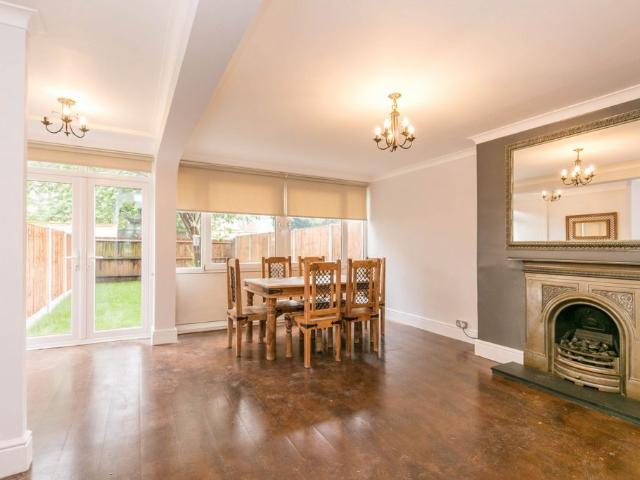 Shrubland Road, London E8, 3 bed maisonette to rent, £3,700 pcm | PrimeLocation
